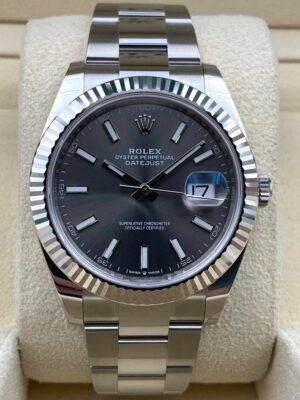 Dr. Robby's Watch in The Pitt: Seiko 5 Sports SRPG35 | Loupe